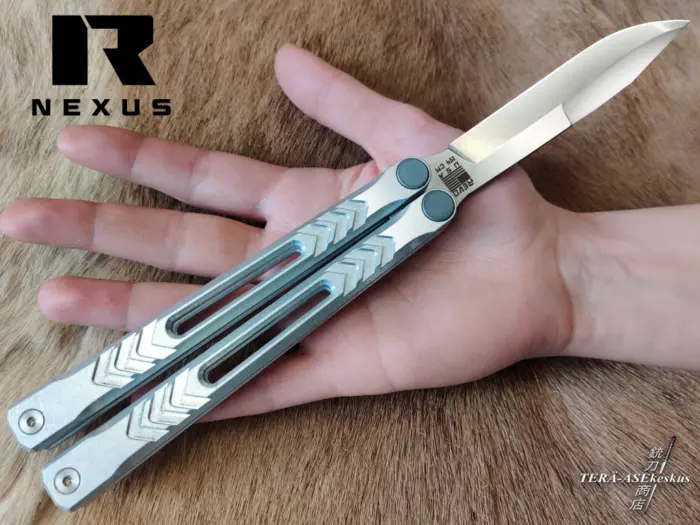 Revo Nexus Balisong Weehawk Blade perhosveitsi