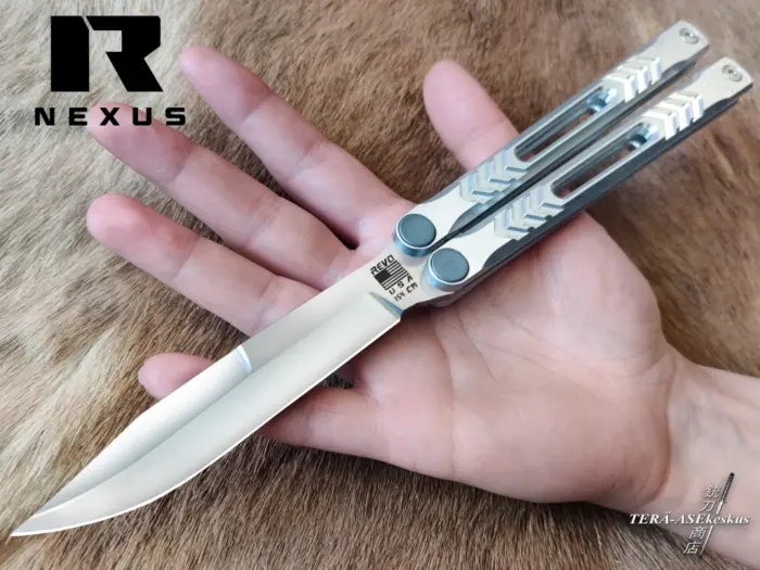Revo Nexus Balisong Weehawk Blade perhosveitsi